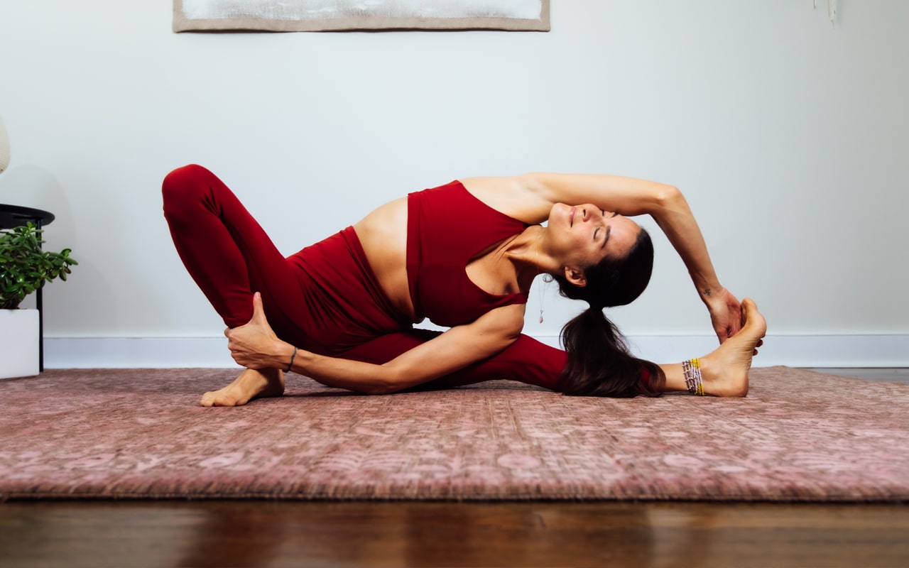 OM Meets - Elena Brower | Om Yoga Magazine